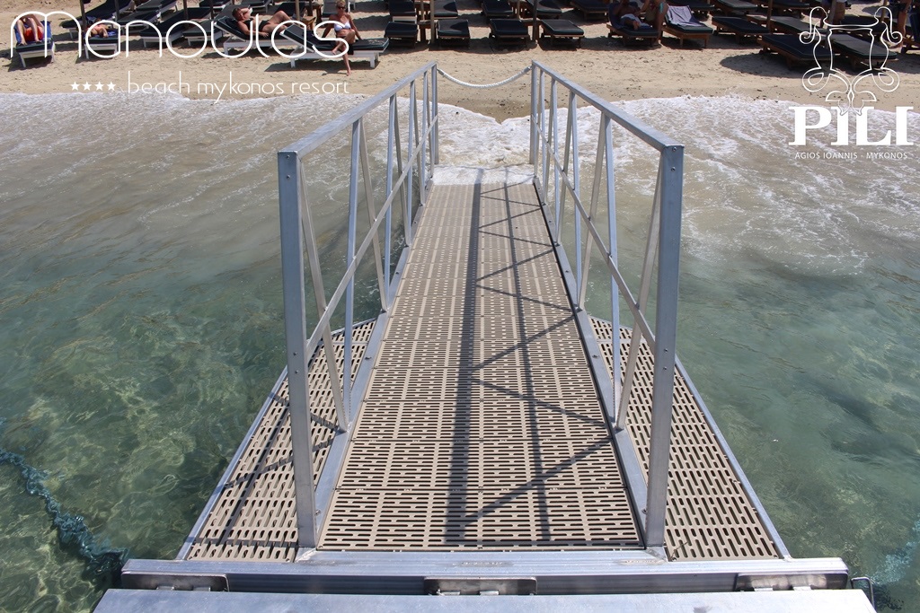 Πλωτή εξέδρα για Manoulas Beach Resort | BOUZAKIS BROS MARINE